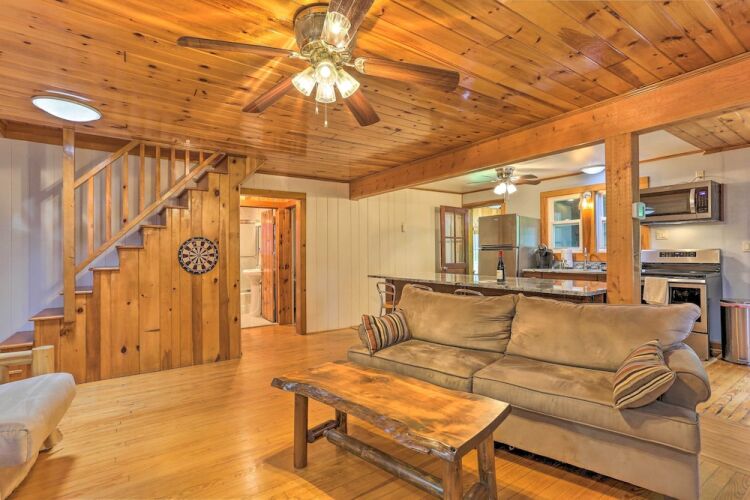 Tafton Cottage W/ Fire Pit & Grill: Steps To Lake! - Lake Wallenpaupack, PA