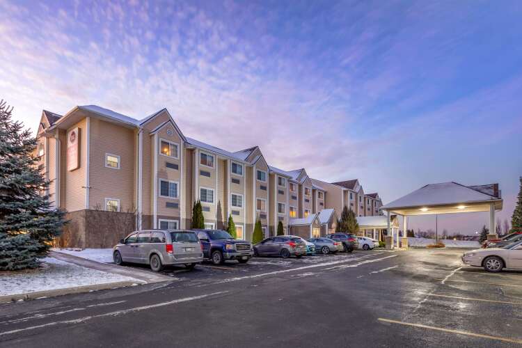 Best Western Plus Woodstock Inn & Suites - Woodstock