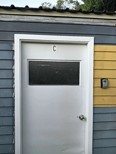 2 Double And 1 Sofa Beds Chalet 7c - Rotorua