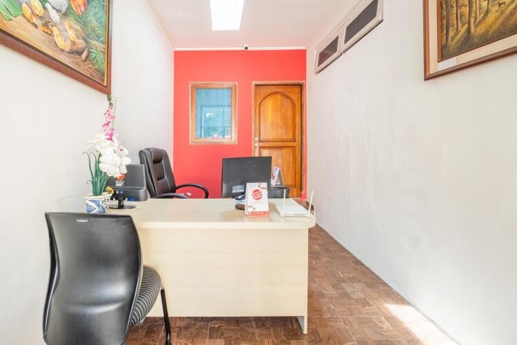 Oyo 1370 Sudirman Guesthouse Syariah - Garut