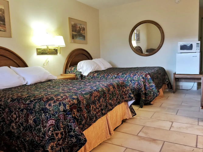 Budget Host East End Hotel In Riverhead - The Hamptons, NY