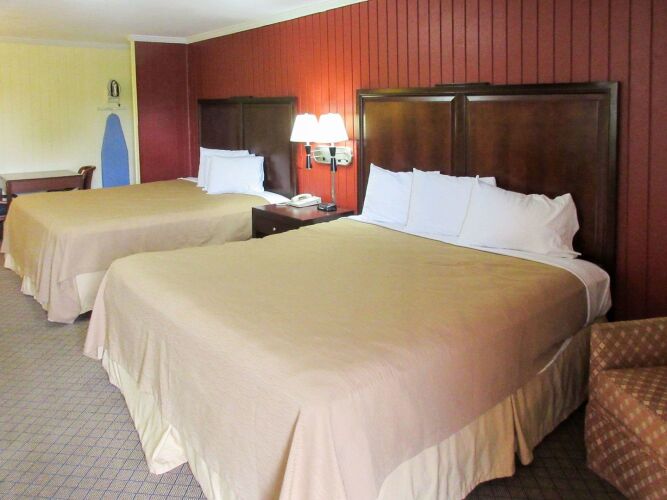 Rodeway Inn - North Kansas City, MO