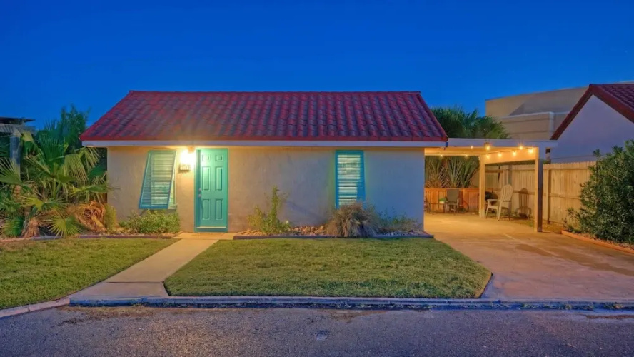 Cozy Cottage W/ Private Yard In Spanish Village Casa San Miguel By Avantstay - Port Aransas, TX