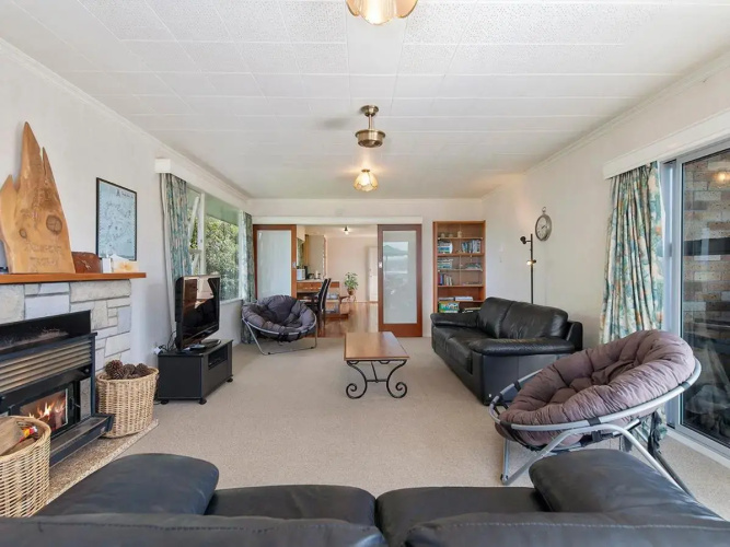 Lofty Lakeviews - Acacia Bay Holiday Home - Lake Taupo