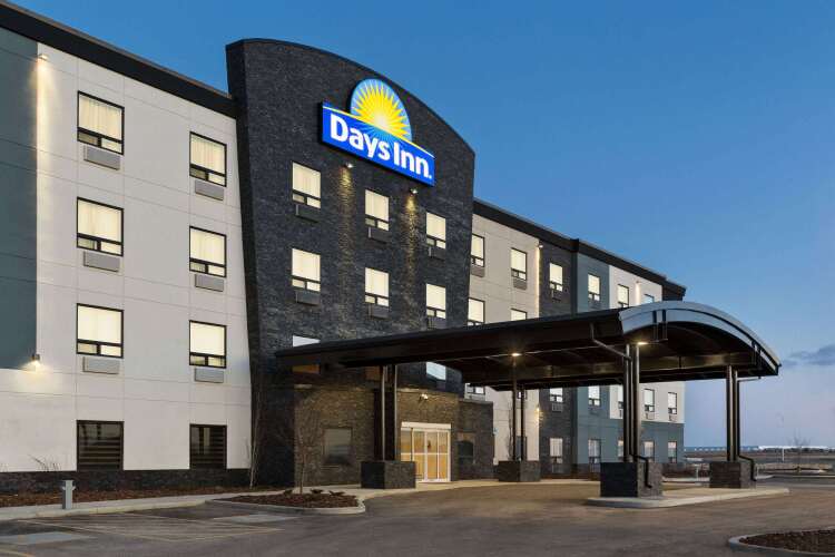 Days Inn By Wyndham Calgary North Balzac - Calgary