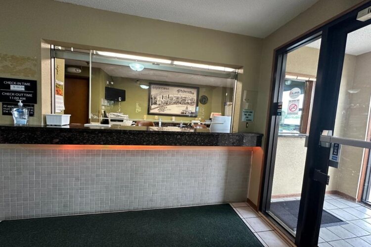 Super 8 By Wyndham Princeton - Ohio, IL
