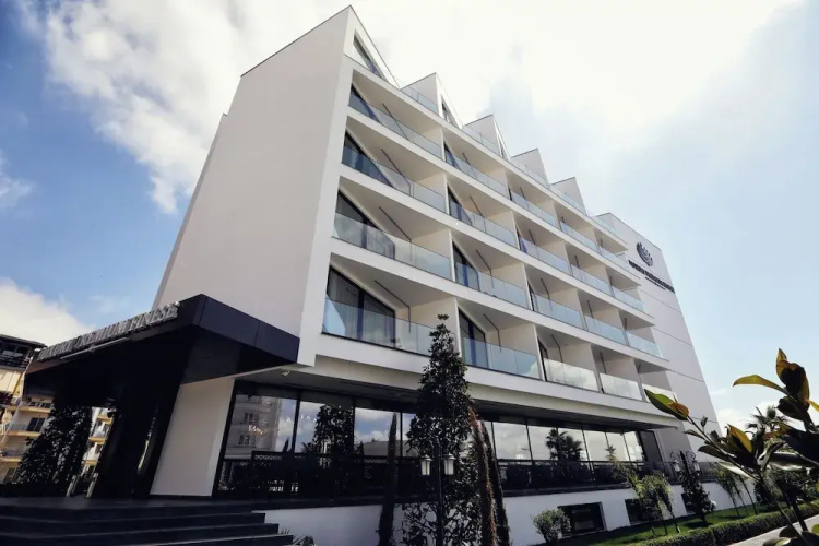 Luxury Premium Finese Hotel & Spa - Golem