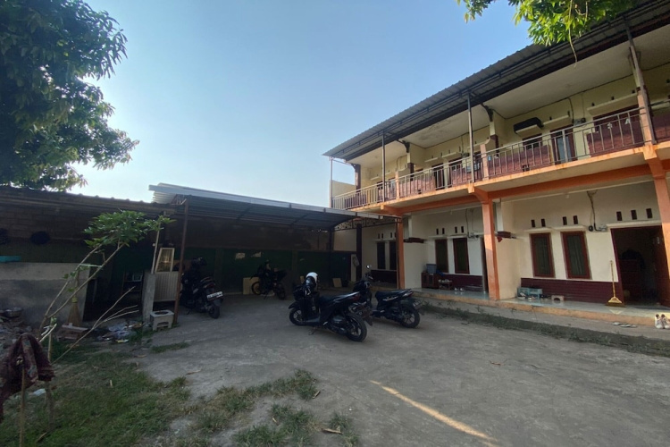 Oyo Life 93257 Kos Anugerah - Mataram