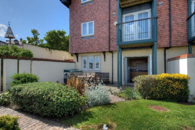 8 Buckfields - Lyme Regis