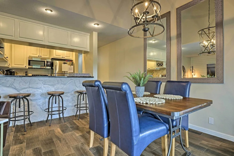 Modern Townhome W/ Patio, Next Door To Resort - Lake Travis, TX