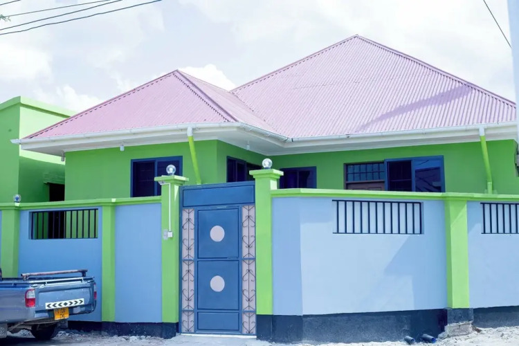 L &J Modern Backpackers Bnb - Dar es Salaam