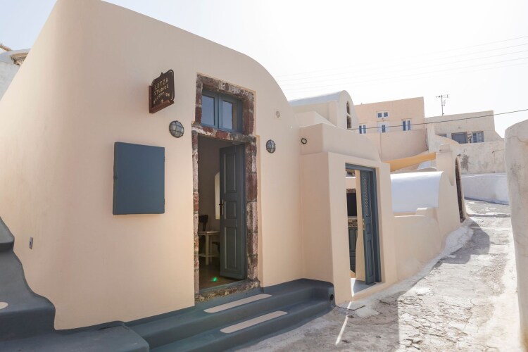 Lotza Studios - Oia