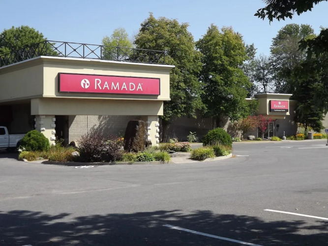 Ramada By Wyndham Cornwall - Cornwall
