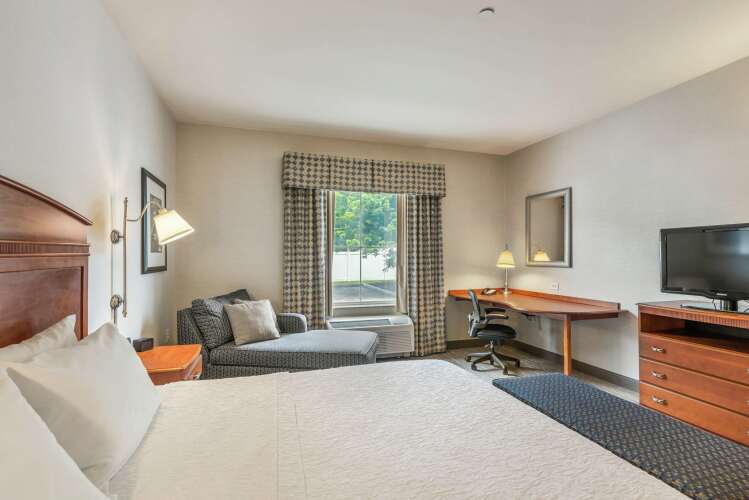 Hampton Inn & Suites Mystic - Stonington, CT