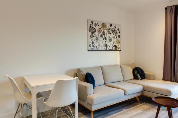 Hounslow Apartments By Charles Hope - Hounslow