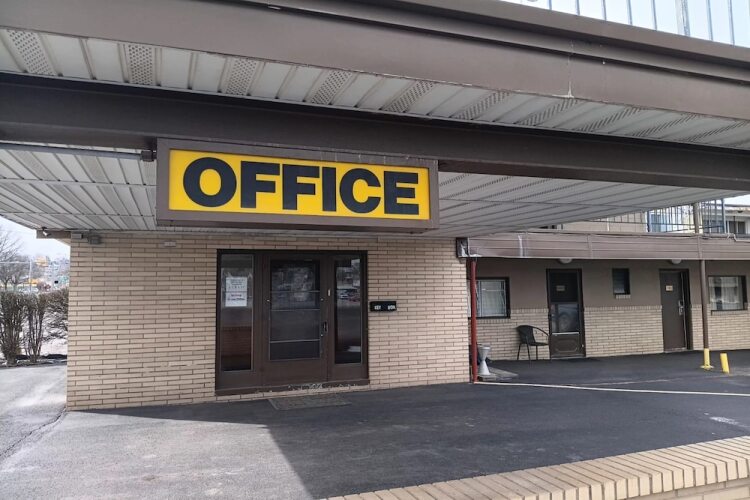 Dubois Manor Motel - Treasure Lake, PA