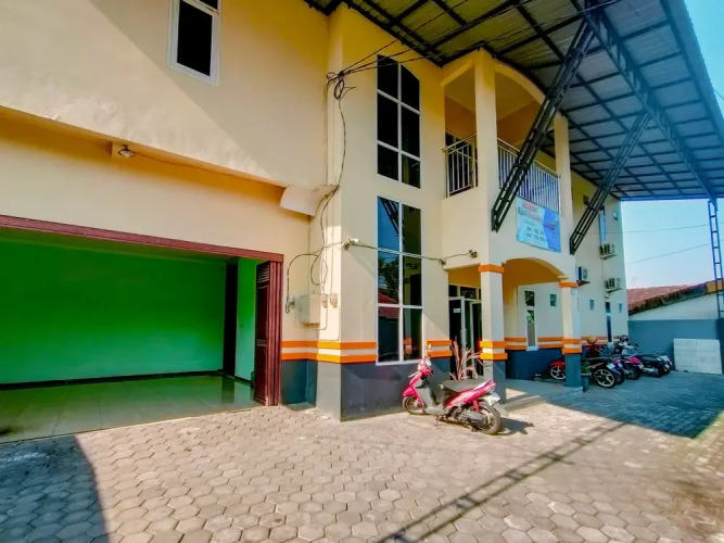 Djati Homestay Redpartner Near Gor Djarum Kudus - Kudus