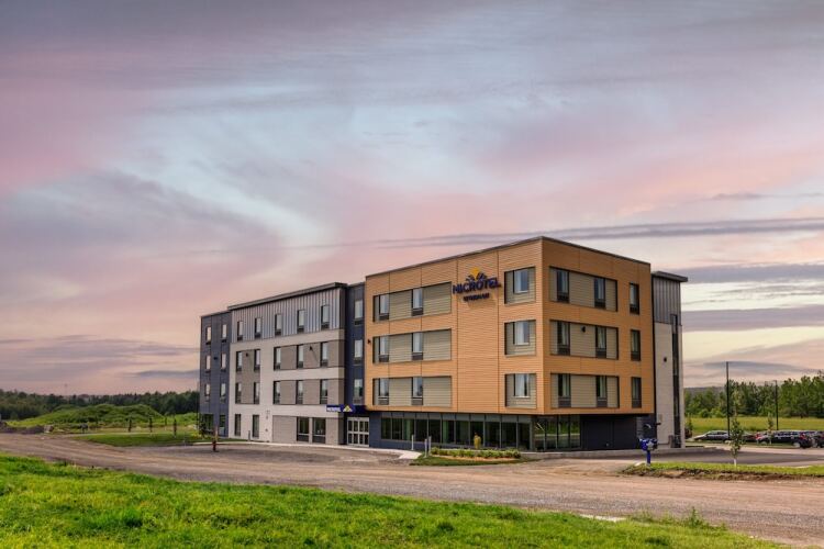 Microtel By Wyndham Lachute - Laurentides