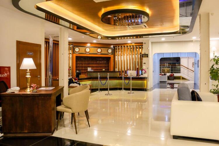 Doulos Phos The Ship Hotel - Bintan Island