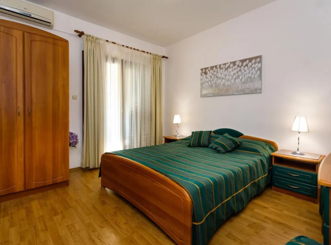 Sunny And Sleek Krk Rooms With Balcony - Krk