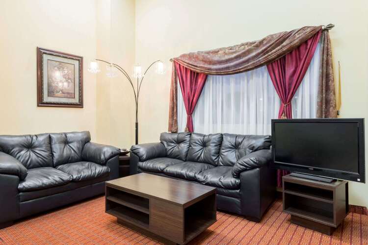 Super 8 By Wyndham Baton Rouge/i-10 - Baton Rouge, LA