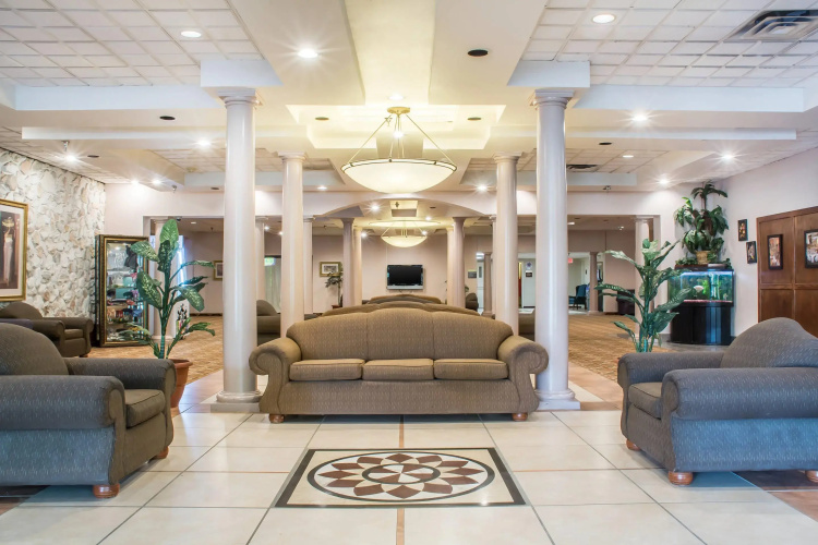 Quality Inn & Suites Palm Island Indoor Waterpark - Corfu, NY