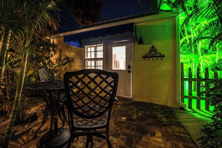 Guest House Suite - West Palm Beach, FL