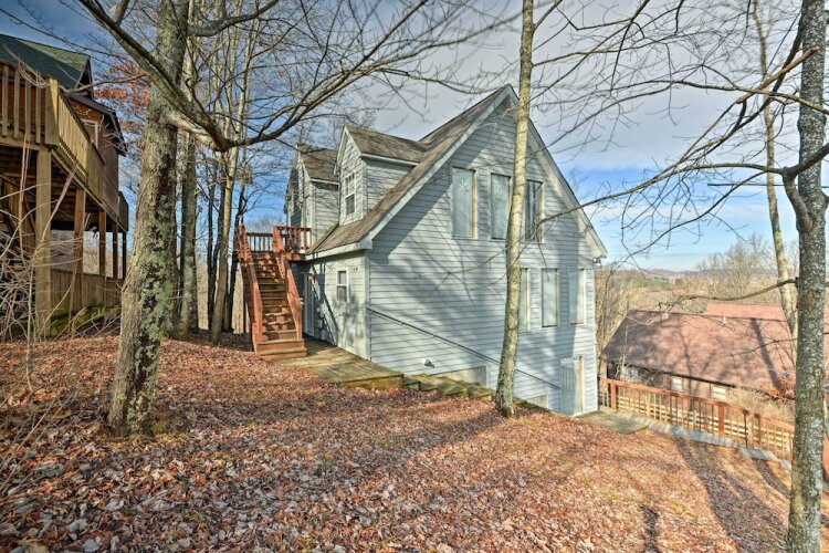 Ski-in/ski-out Ghent Cabin W/ Mountain Views! - Ghent, WV