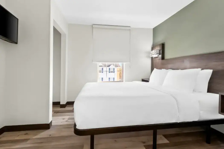 Quality Inn & Suites Columbia Harbison - Columbia, SC