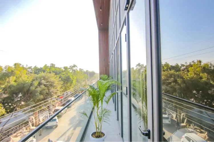 Saltstayz Grand Sky - Unitech Cyber Park - Gurugram