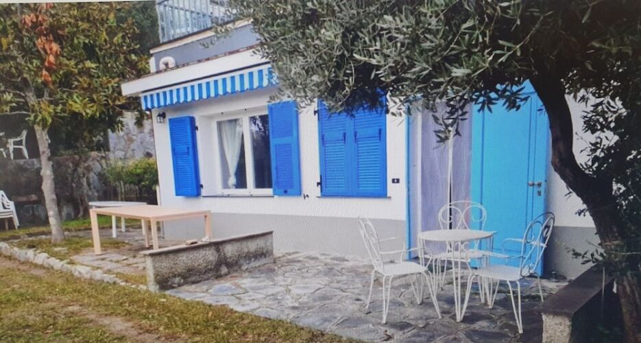 White & Blue House - Ligurien