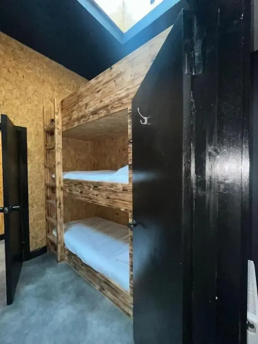 Studio 95 - Shared & Private Rooms - Wales