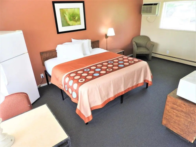 Country Meadow Inn - Brighton, MI