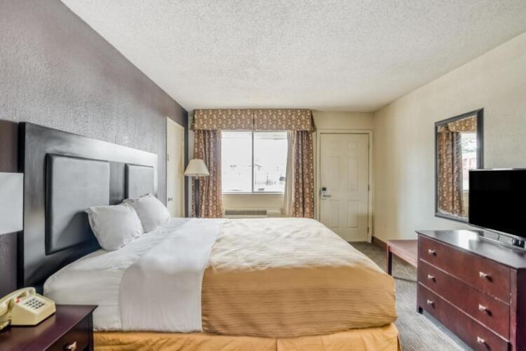 Alexandria Inn - Alexandria, LA