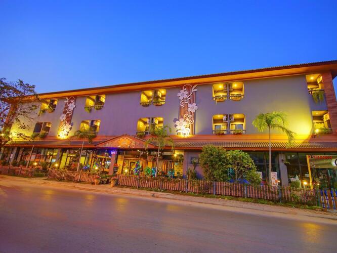 The Corner Hotel - Adults Only - Mueang Chiang Rai