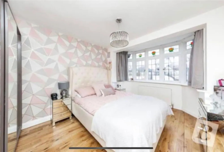 Stunning 4-bed House In Gidea Park - Romford
