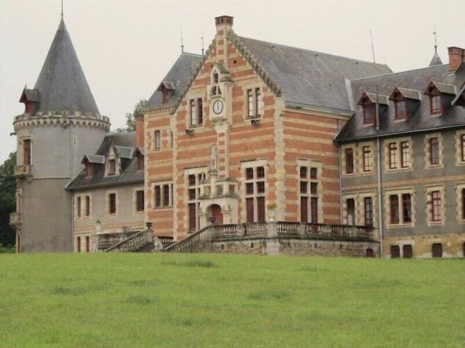 Château De Beguin - Allier