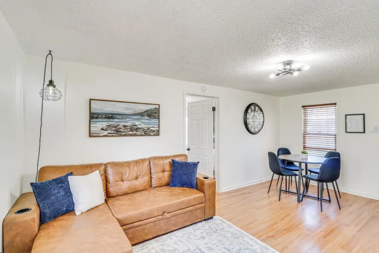 Jefferson City Bungalow: Hot Tub & Patio! - Jefferson City