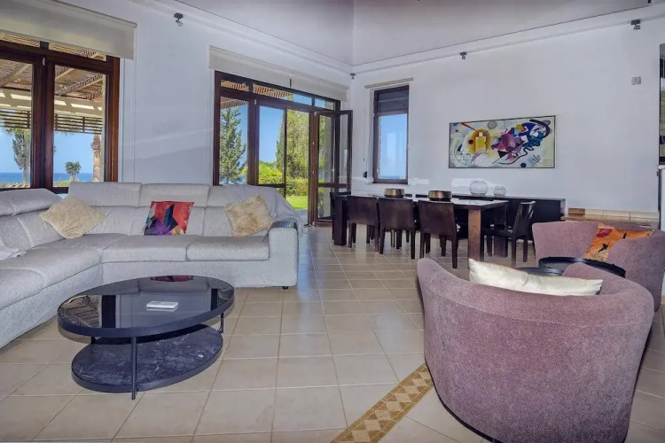 Incredible Large Villa In Paphos Sleeps 14 Children Pool, Jacuzzi, Huge Garden - Полис
