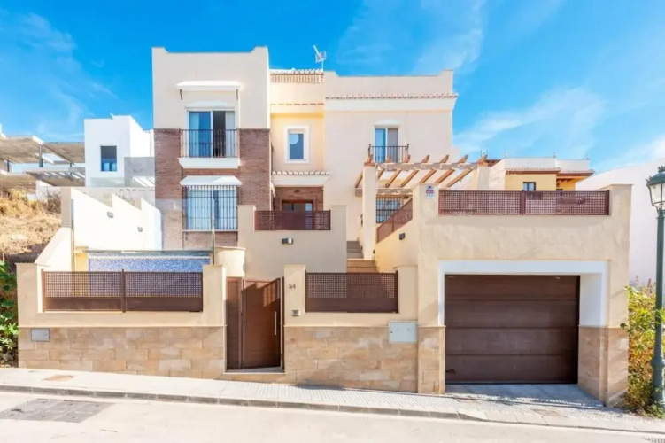 Casa Eva In Nerja With 3 Bedrooms And 3 Bathrooms - Nerja