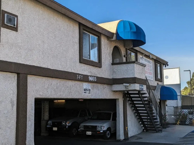 Crown Inn - Spring Valley, CA