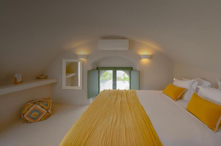 Elements Cave Suites - Santorini