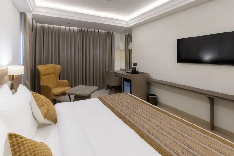 Emerald Luxe A Boutique Hotel - Sahibzada Ajit Singh Nagar