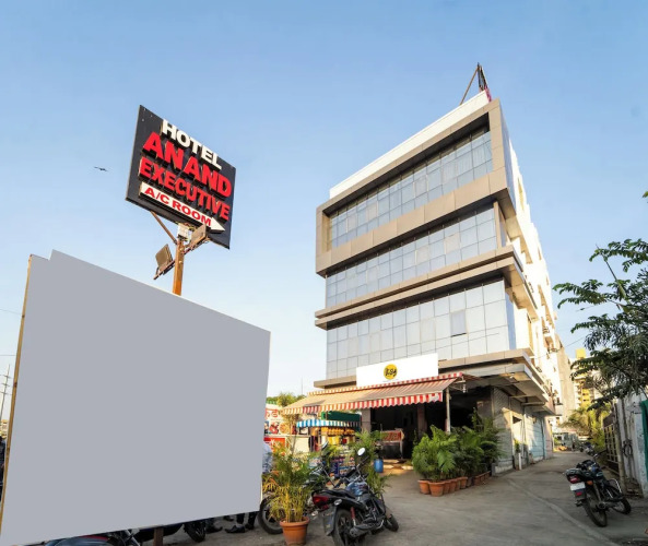 Itsy Hotels Anand Executive, Near Amanora - Pune