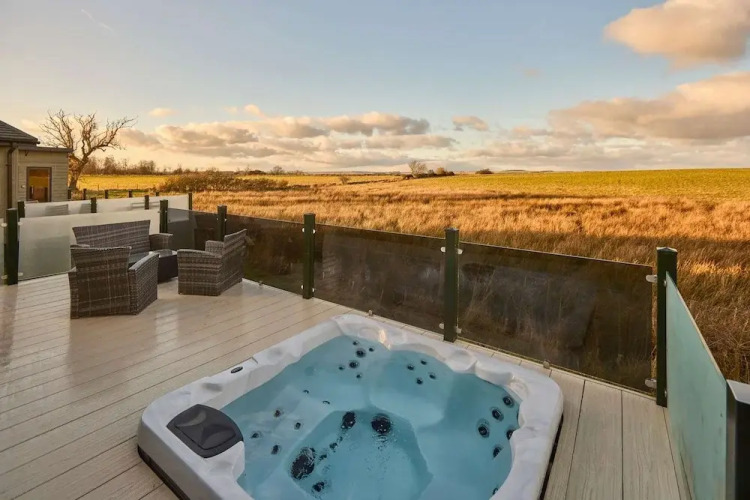 Host Stay Whistler Deluxe Lodge - Hexham