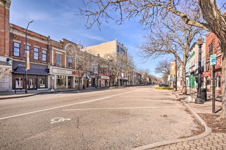 Charming Dtwn Holland Escape: Above Crust 54! - Holland, MI