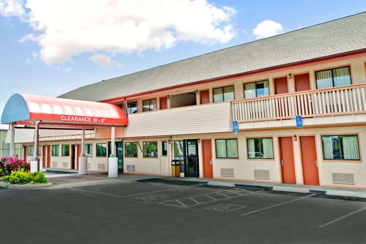 Days Inn By Wyndham Independence - Independence, MO