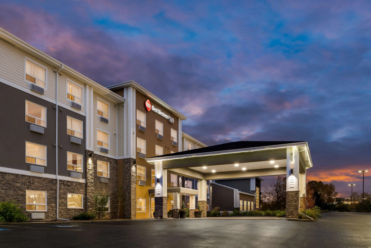 Best Western Plus Lacombe Inn & Suites - Lacombe