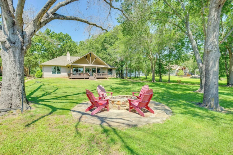Views & Private Dock: Lakefront Eustace House! - Log Cabin, TX