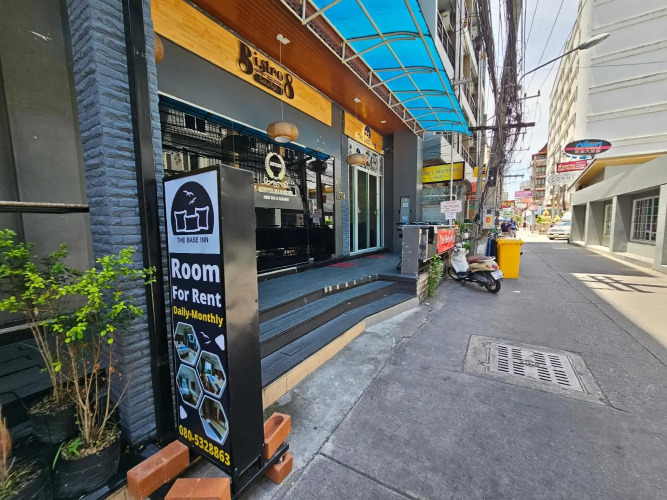 The Base Inn - 芭達雅